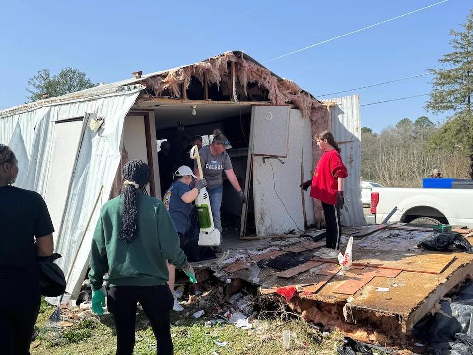 ‘Here to serve’: Collectivus Church aids in debris cleanup after ...