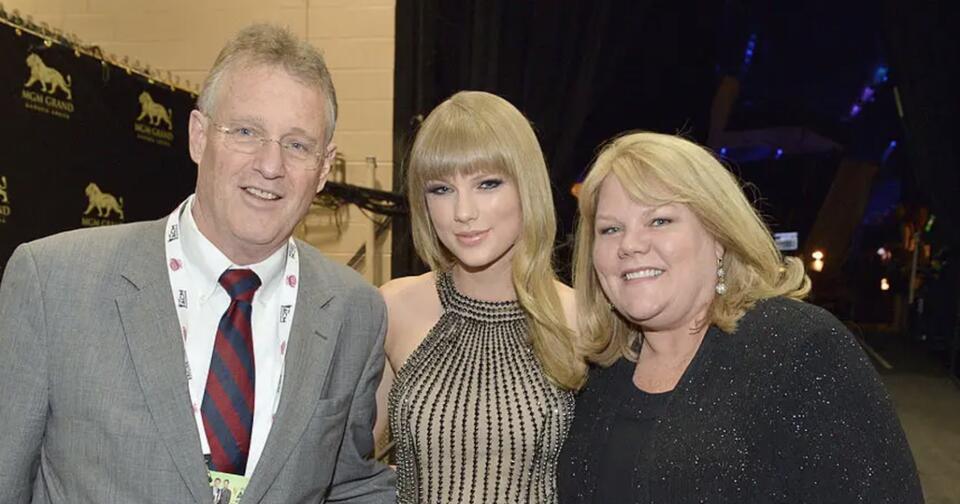 ‘Shake It Off’ Singer Taylor Swift, Whose Mom Is Navigating ...