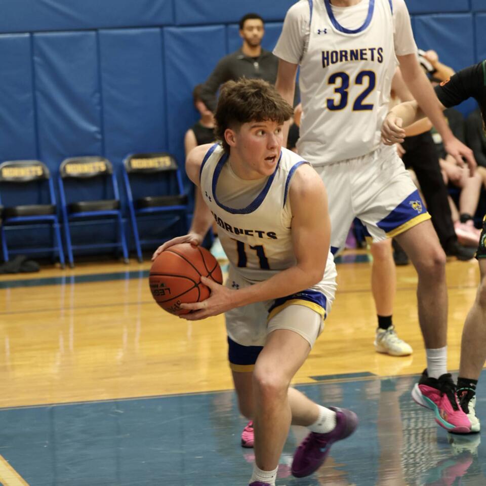 Boys basketball: Alexander holds off O-A for 64-61 win - NewsBreak