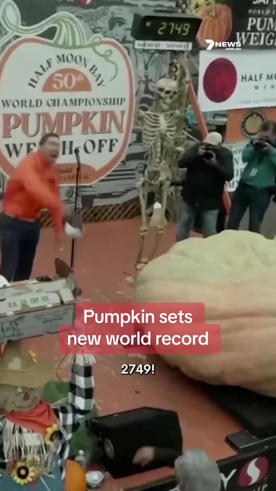 A Minnesota teacher has set a new world record for the heaviest pumpkin ...