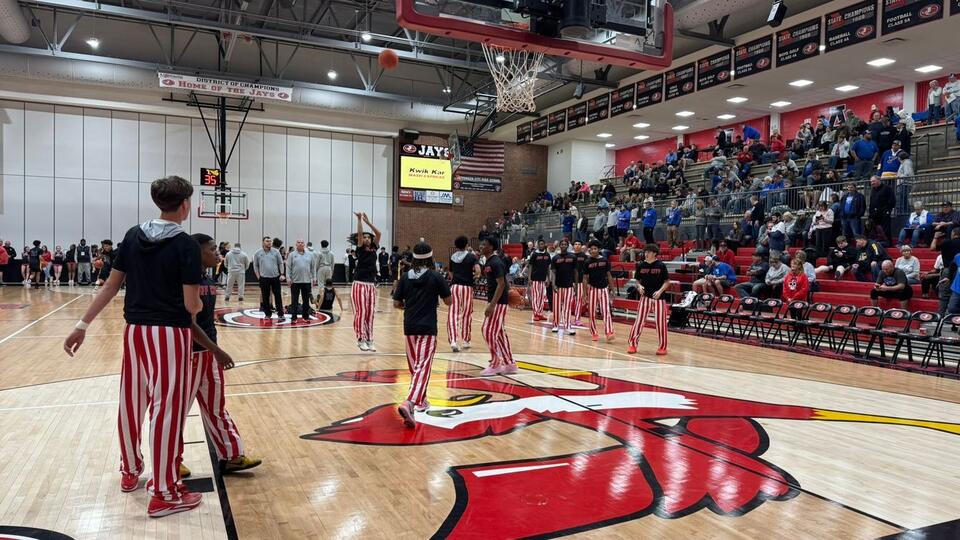 Jordan Martin records 2K career points as Jefferson City advances to ...
