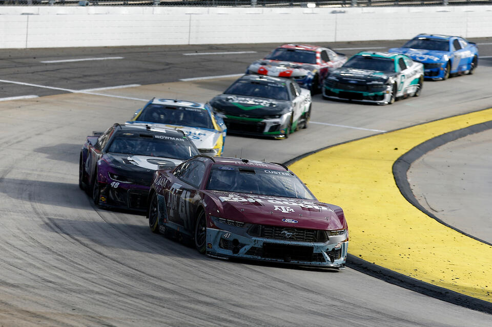 Haas Factory Team Delivers Solid Weekend at Martinsville - NewsBreak