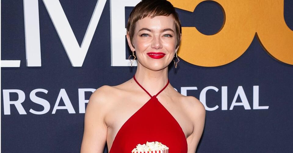 Emma Stone Goes Viral for Her Popcorn Dress at SNL’s 50th Anniversary ...