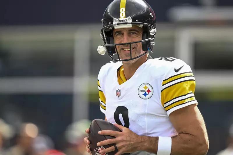 “Not in My Job Description”: Aaron Rodgers Opens Up on Mentoring Young ...