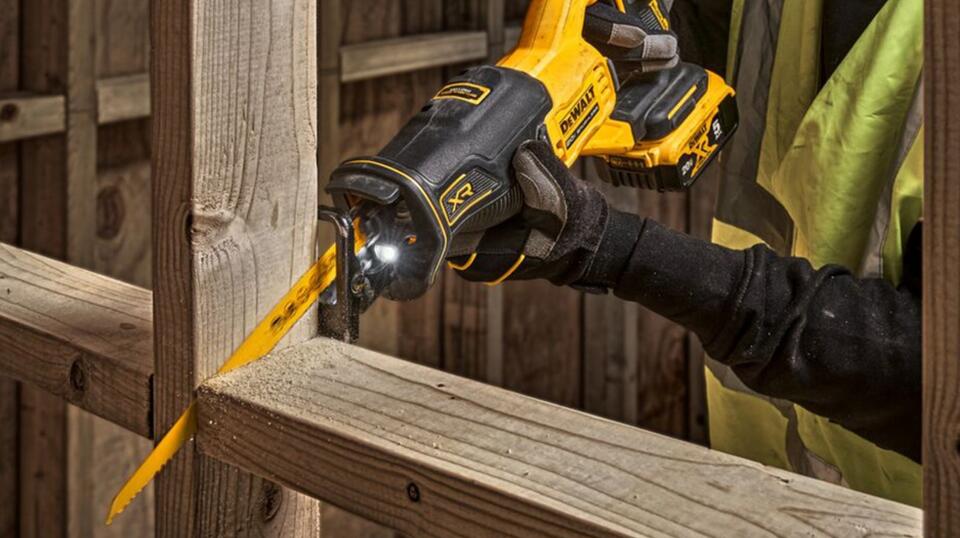 Jigsaw Vs Reciprocating Saw: Which Power Tool Is Better For Cutting ...