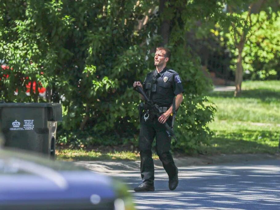 3 law officers killed, 5 others wounded trying to serve warrant in ...