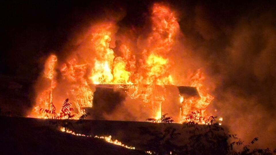 Racer Jeff Lutz and Family Narrowly Escape Firey Crash on Idaho Highway ...
