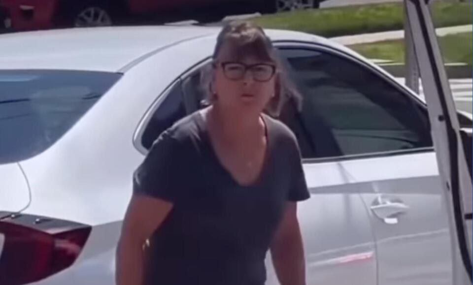 ‘You’re Not Equal!’ Video Shows Racist Karen Berating Black Post Office ...