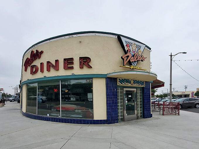 10 Iconic Diners In California That Are Totally Worth The Drive - NewsBreak