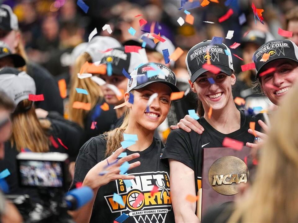 "Play Iowa Basketball": Hawkeyes focusing on themselves ahead of Final ...