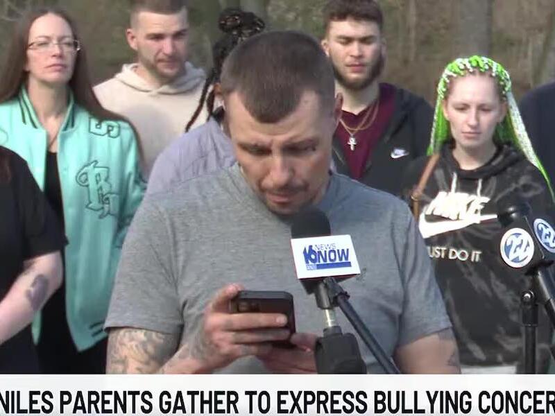 Niles parents express bullying concerns at rally over school bus fight ...