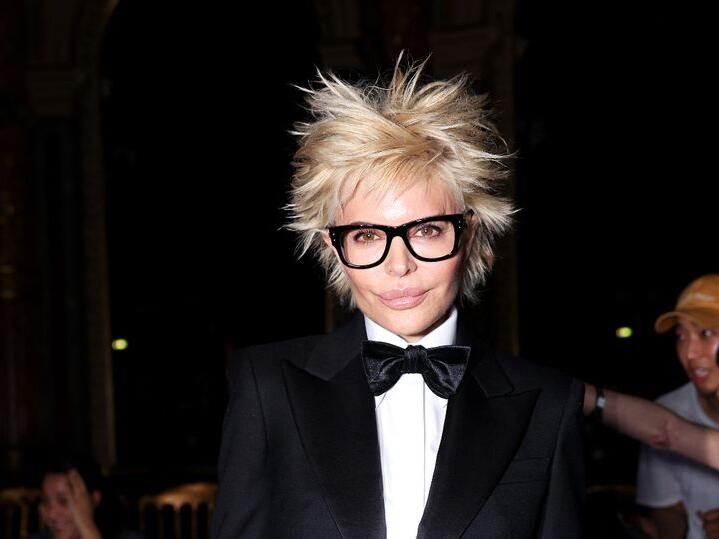 Lisa Rinna draws inspiration from Albert Einstein as she unveils ...