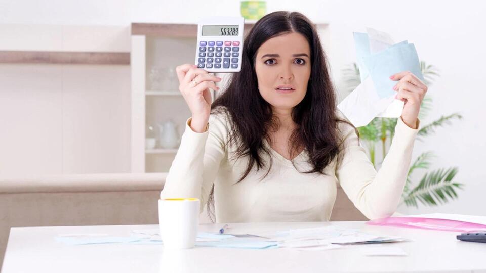 20 Sneaky Overspending Traps to Avoid - NewsBreak