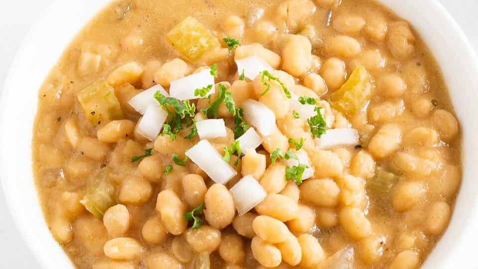 How To Cook Navy Beans In A Crock Pot: Easy & Delicious - NewsBreak