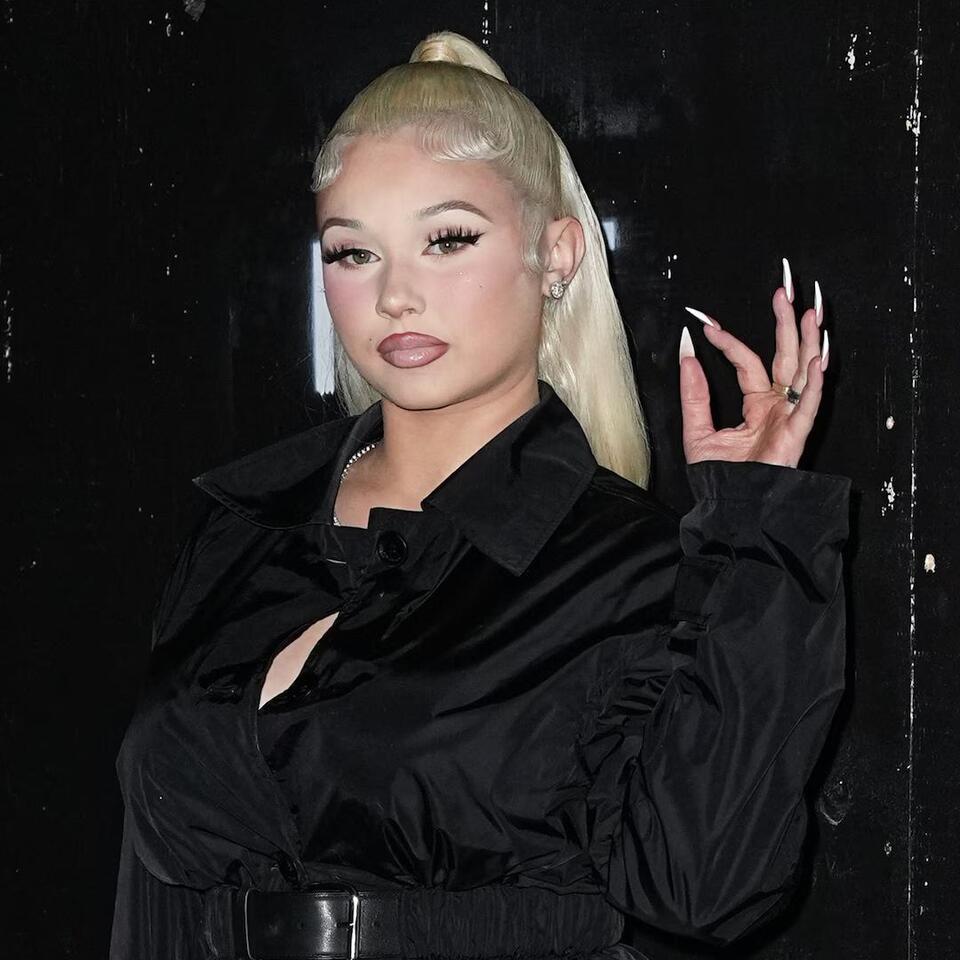 Travis Barker's Daughter Alabama Ditches Blonde Hair in Drumroll-Worthy ...