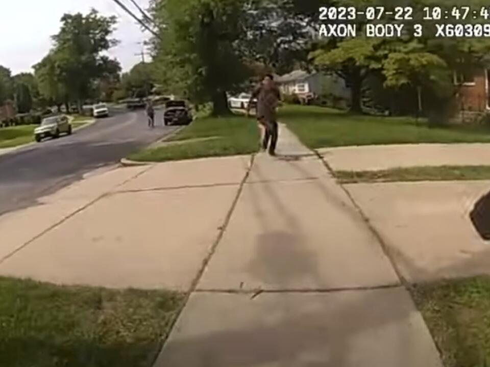 Police Body Camera Shows Knife Wielding Stabbing Suspect Run At Officer