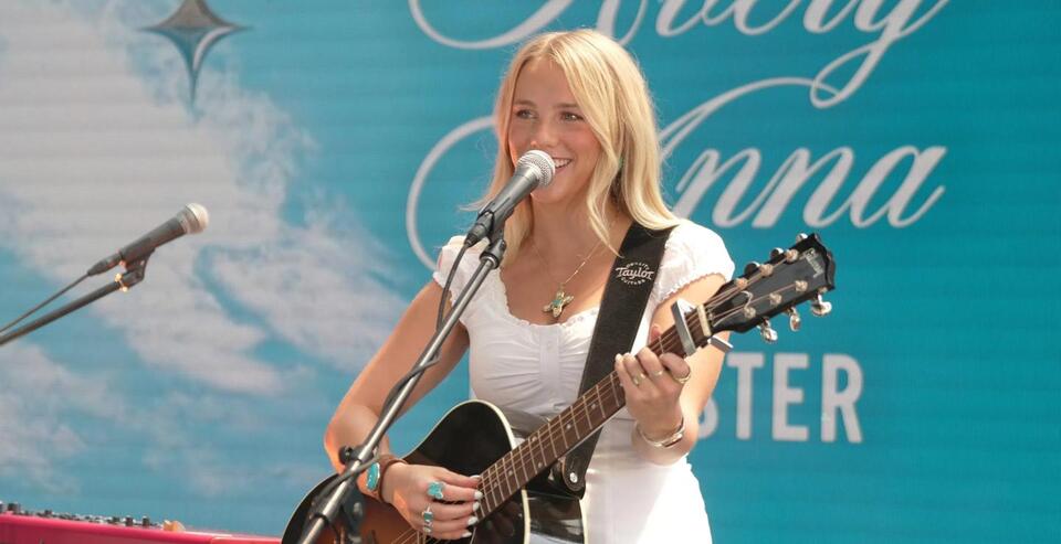 Country Singer Gives TED Talk on the Importance of Concerts in ...