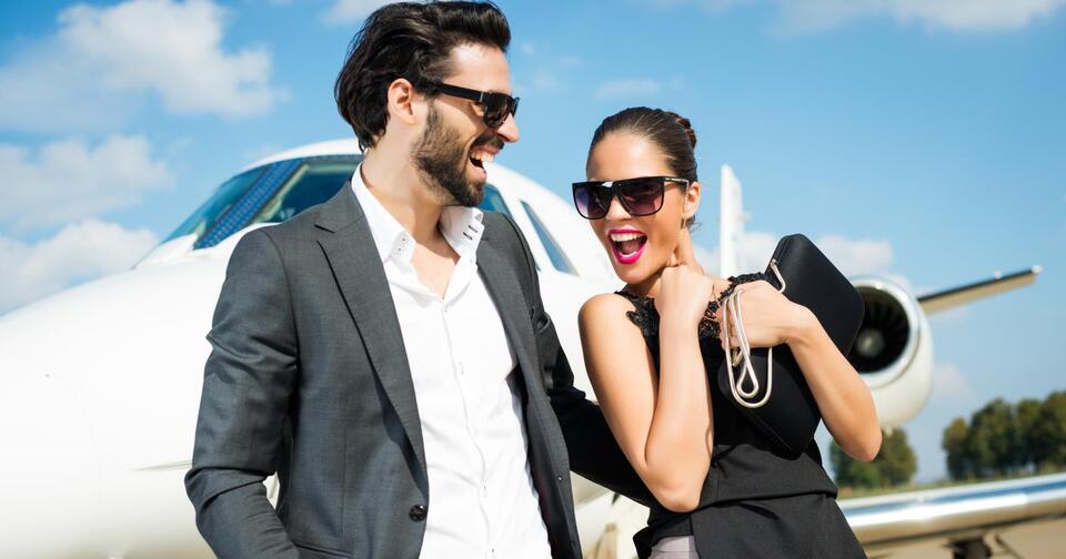 10 subtle body language signs that signal someone is rich and ...