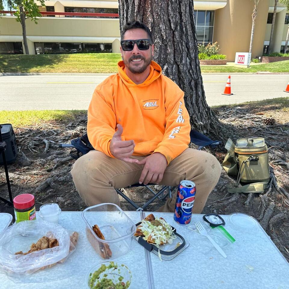 Meet the 40-Year-Old Construction Foreman Behind the Viral #LunchCheck ...