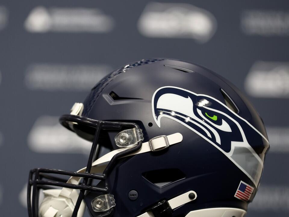 Seahawks sign WR Ty Scott, activate LB Easton Gibbs