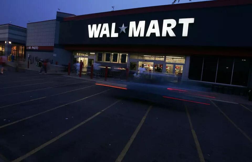 Why Are New York Walmart Lights Flashing: The Viral Video Everyone’s Talking About - NewsBreak
