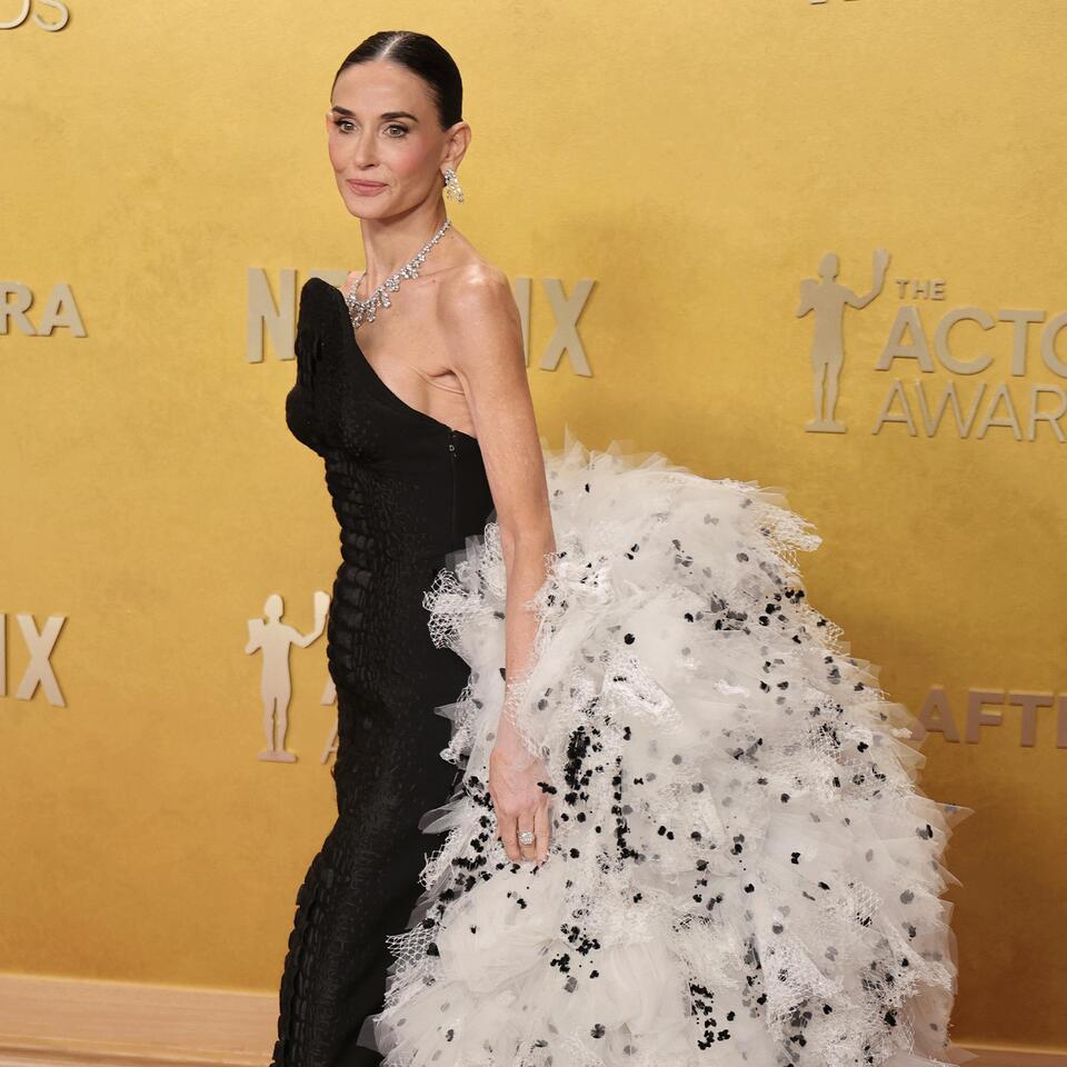 The Prettiest Red Carpet Looks From the 2026 Actor Awards - NewsBreak