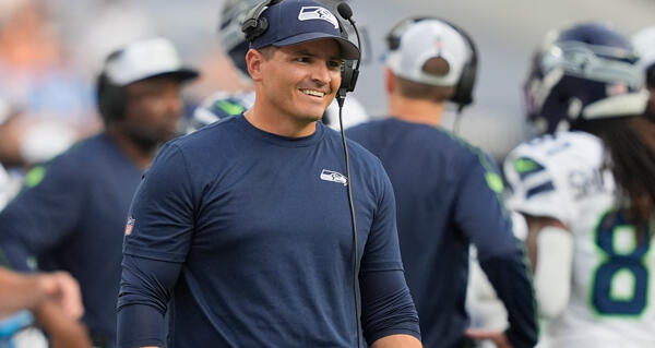 Seahawks' Mike Macdonald Gives QB Geno Smith Strong Endorsement - NewsBreak