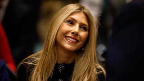 Jeanette Dousdebes Rubio, la influyente esposa de origen colombiano de ...