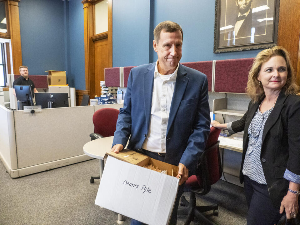 Kansas state senator delivers signatures needed to enter governor’s ...