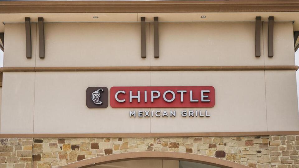 Chipotle Sued Over Horrifying Discovery in Burrito Bowl - NewsBreak