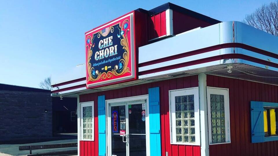 'Diners, Drive-Ins and Dives' visits Che Chori - NewsBreak