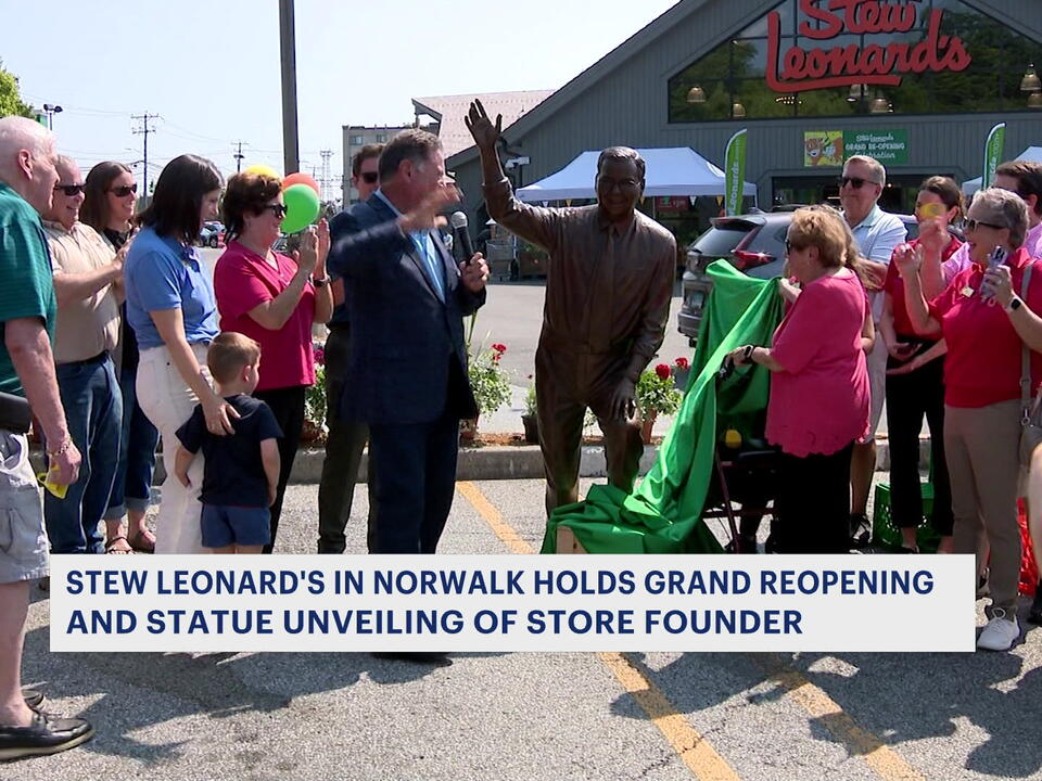 Stew Leonard's in Norwalk unveils statue of founder