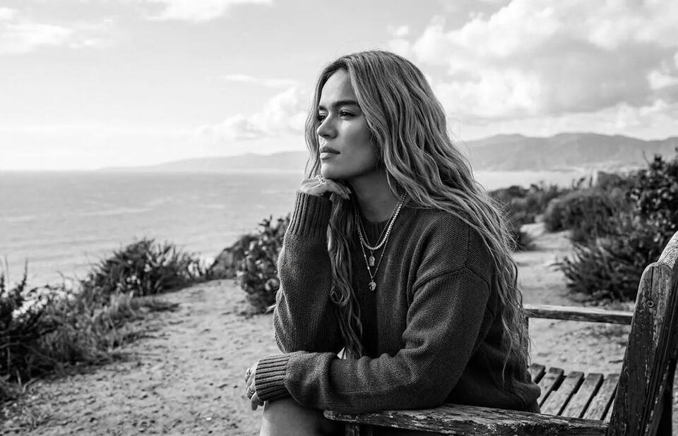 Karol G appears visibly affected after her aunt’s death, sparking ...