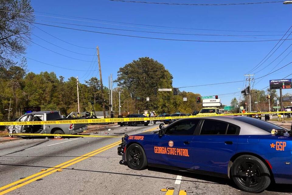 Police activity on Campbellton Road shuts down all lanes near I-285 ...