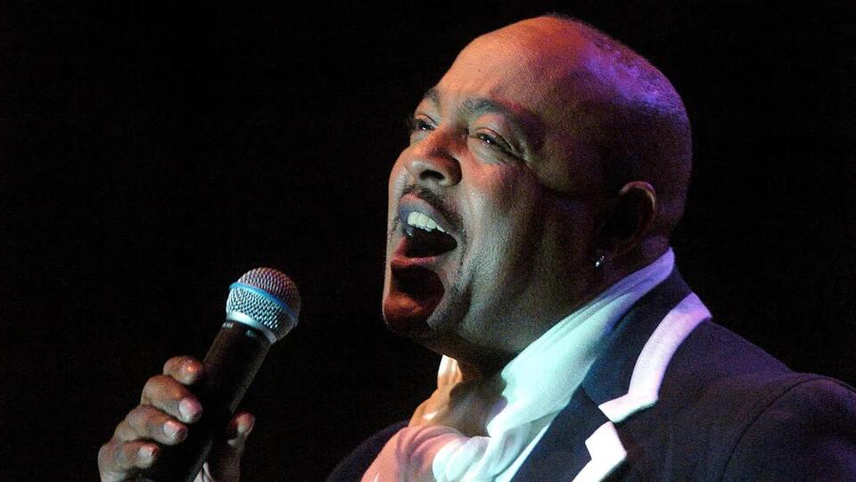 Disney Singer and Soul-Pop Crooner Peabo Bryson Dead at 75 - NewsBreak