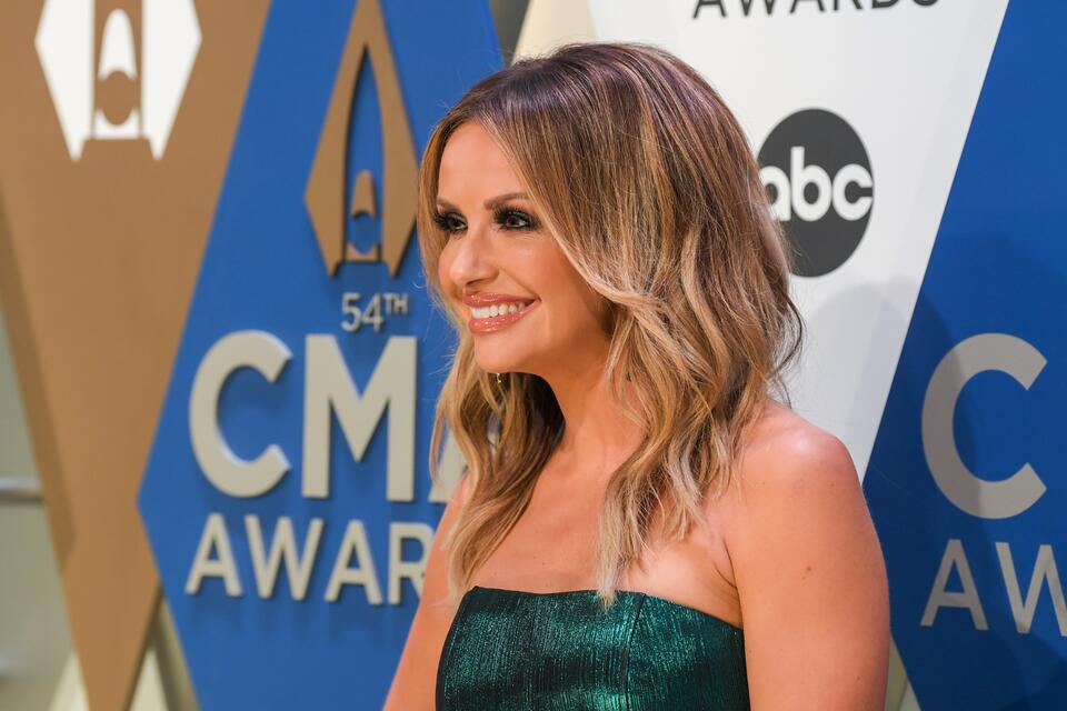 Carly Pearce Had Gnarly Injury Just Days Before Her First CMA Win ...