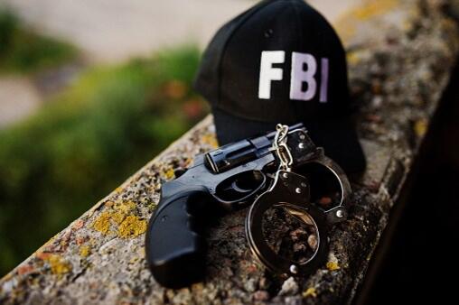 Chicago FBI Warning: Watch Out For Fake Federal Agents - NewsBreak