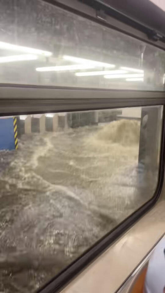 🚨 Dive into the chaos! NYC's 28th Street subway station turned into a ...
