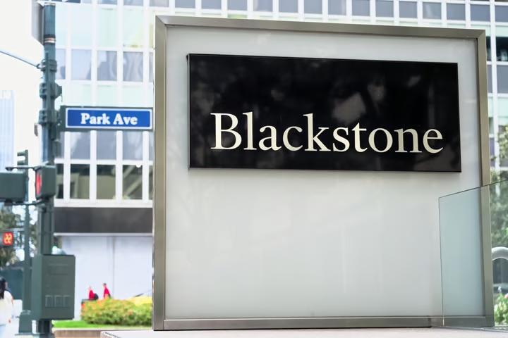 Blackstone's BCRED Markets $850 Million Bond Amid Private Credit Chaos ...