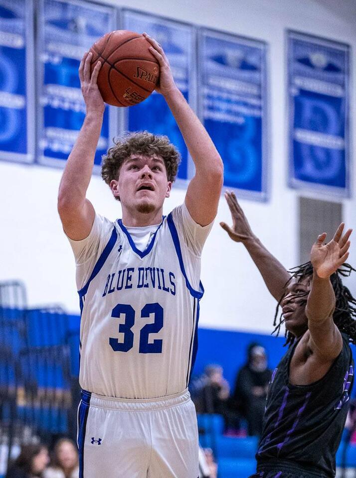 Boys Basketball: Batavia open postseason with win in Class A - NewsBreak