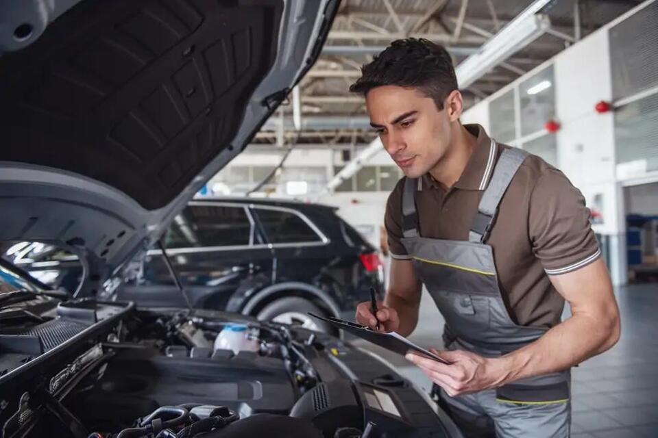 10 Design Flaws in Cars That Mechanics Complain About - NewsBreak
