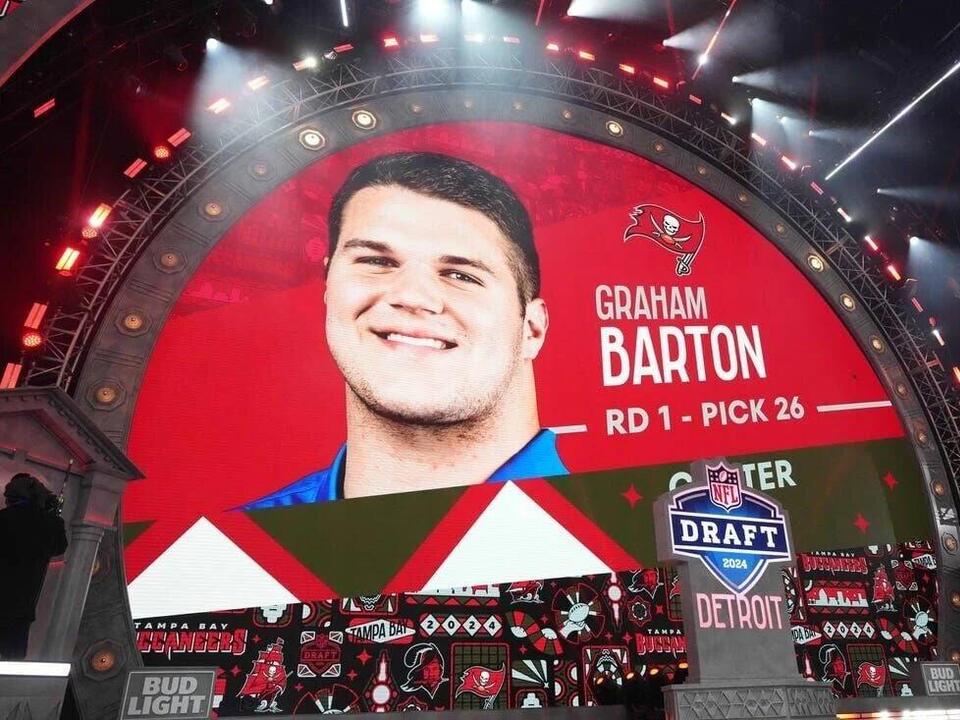 Bucs' first-round C Graham Barton signs contract