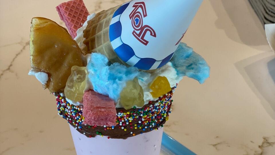 I review New eatery in Itasca that serves up expensive shakes - NewsBreak