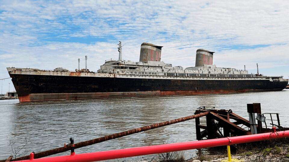 WATCH: SS United States arrives at Mobile port - NewsBreak