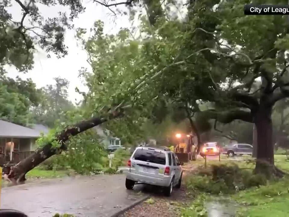 Downed trees, powerlines in League City as Hurricane Beryl makes landfall