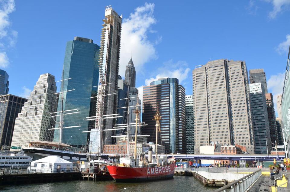 Extra Extra: The leaning tower of 1 Seaport is now more of a banana ...