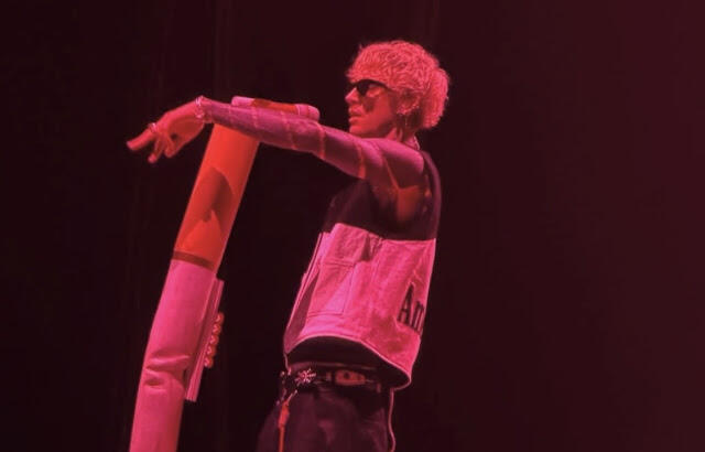 REVIEW: MGK And Wiz Khalifa Turn Chula Vista Amphitheater Into A Smoke ...