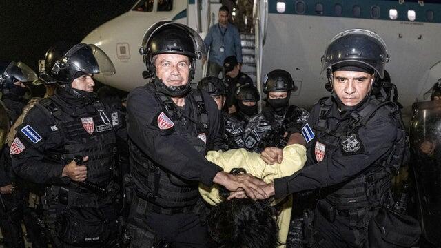 Judge to determine if DOJ violated orders in deportation flights to El ...