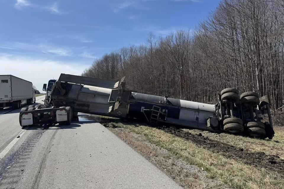 Tanker dumps 1,000 gallons of hot asphalt onto ground after Ashtabula ...