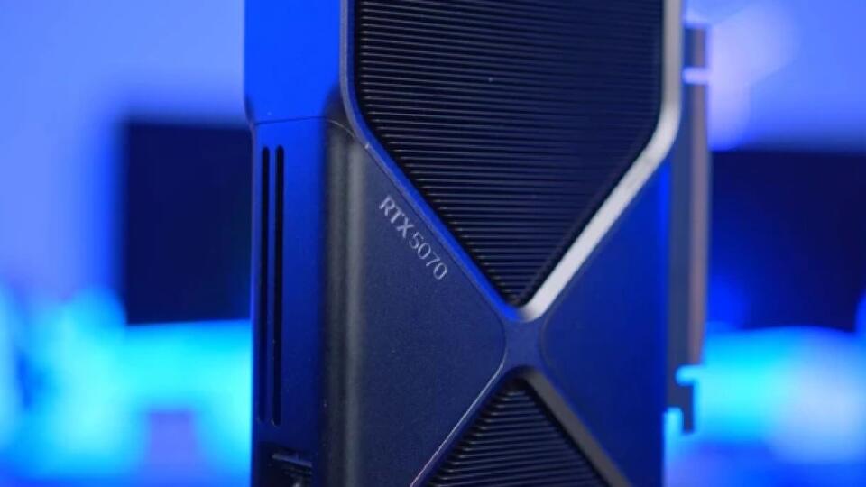 RTX 5070 Two-Fan vs. Three-Fan Comparison: Performance, Noise, and ...